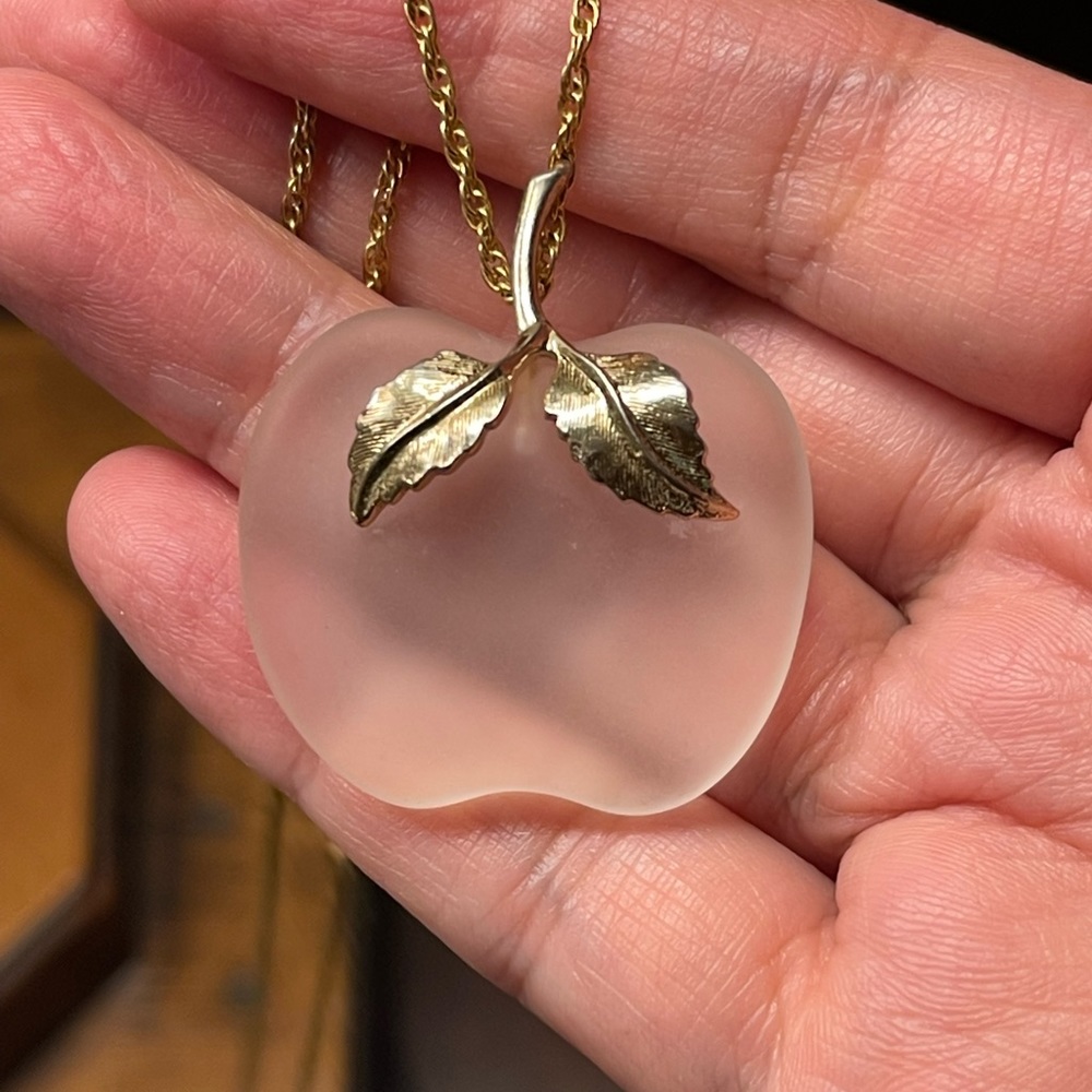 1978 Avon Frosted Crystal Glass Apple Gold Tone Penda… - Gem